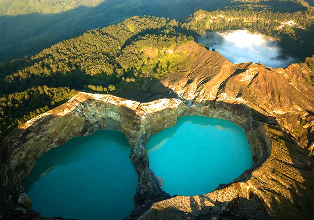 Danau Kelimutu, Keajaiban Alam Tiga Warna dan Misteri Spiritualnya ...