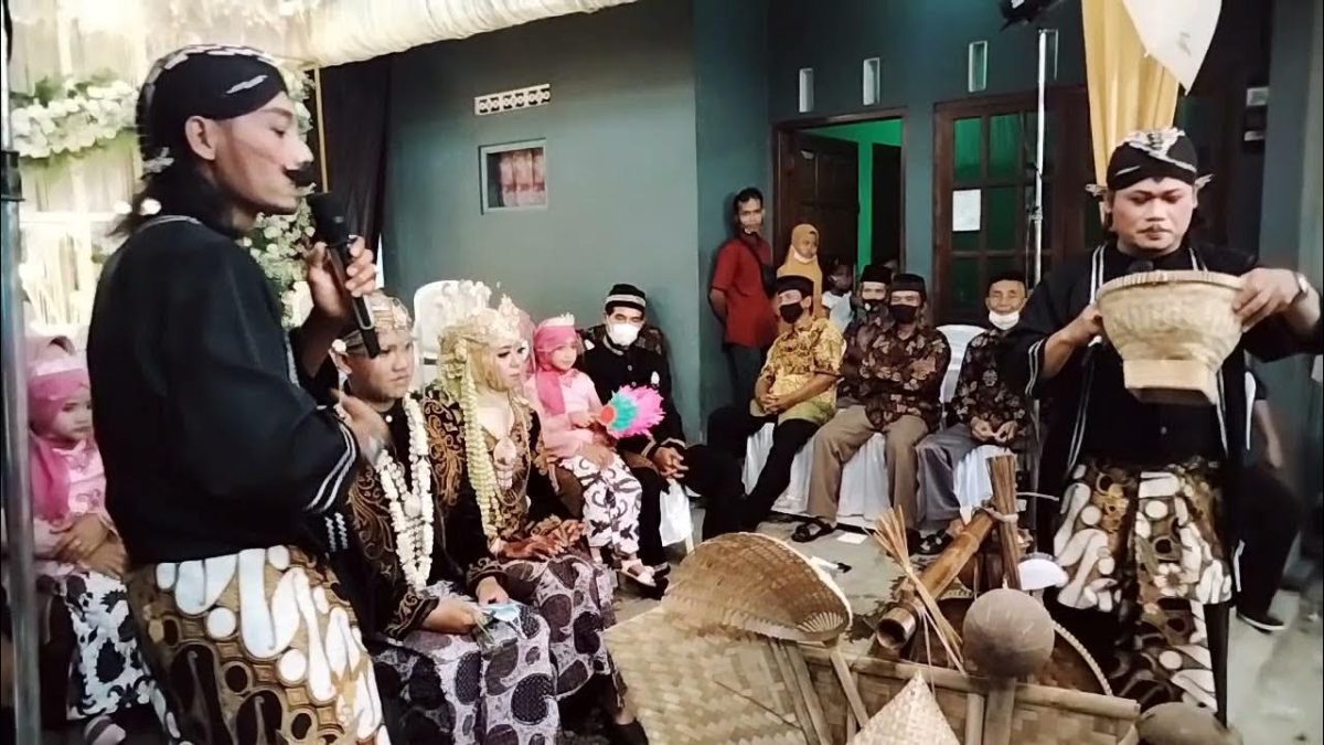 Menyibak Filosofi Begalan, Tradisi Unik di Pernikahan Adat Banyumas ...